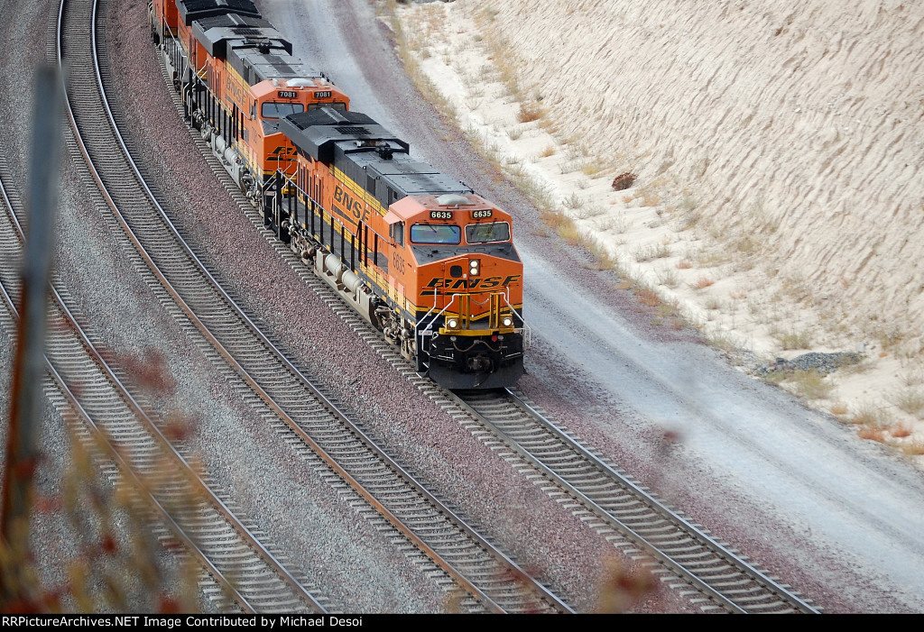 BNSF ES-44C4 # 6635 leads an eastbound